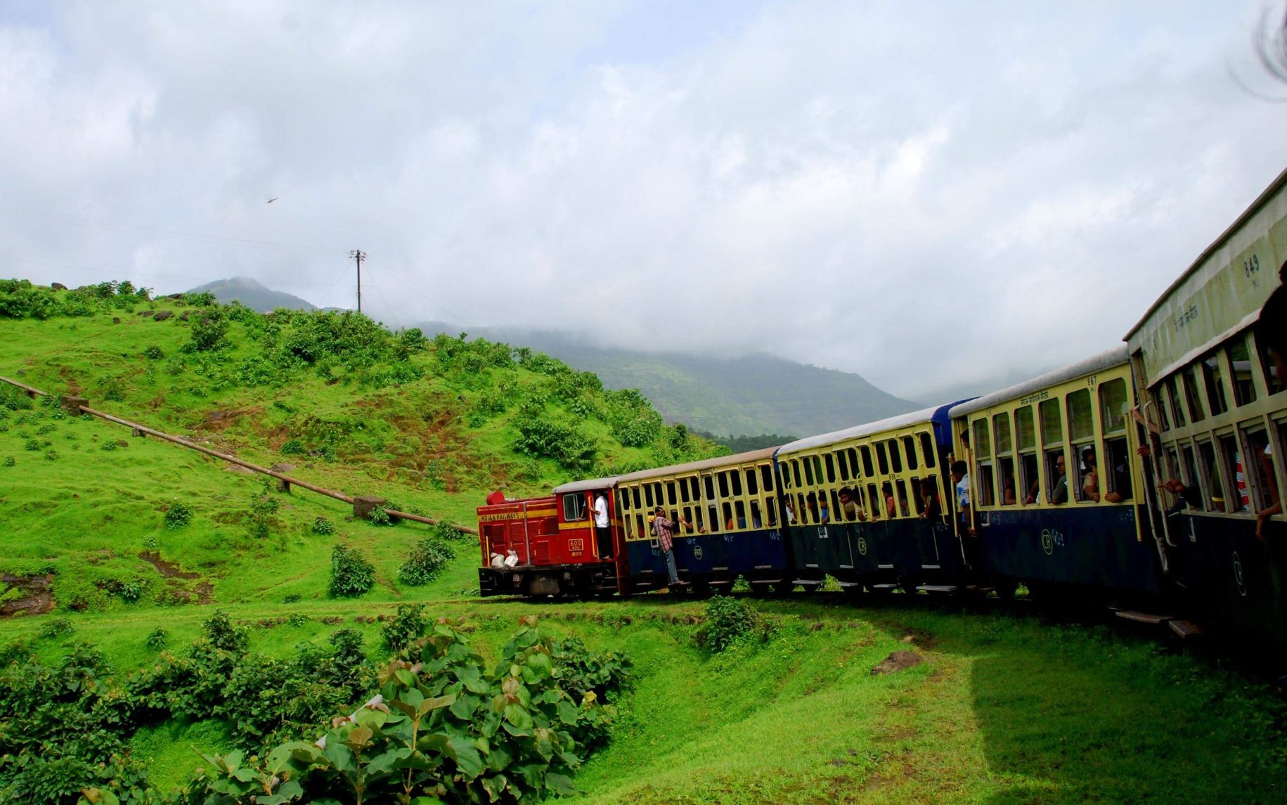 5 Unforgettable Toy Train Rides in India • Travelothon
