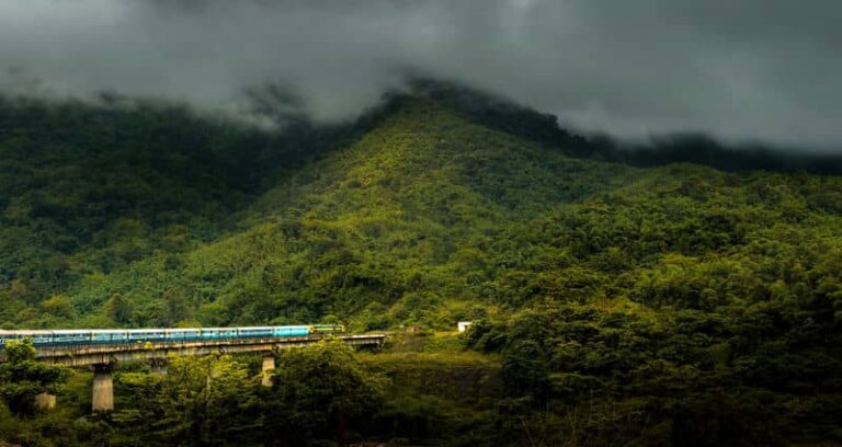 13 Best Scenic Train Routes in India: Journey Through Paradise ...