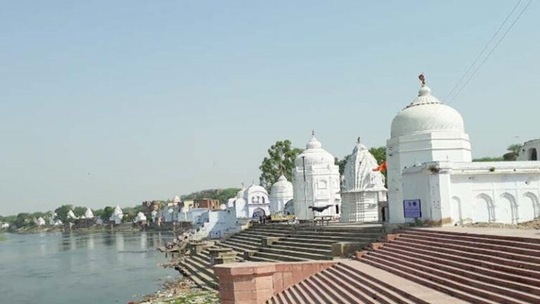 10 Most Famous Temples In Uttar Pradesh You Must Visit! • Travelothon