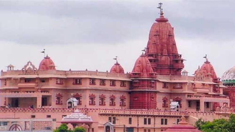 10 Most Famous Temples In Uttar Pradesh You Must Visit! • Travelothon