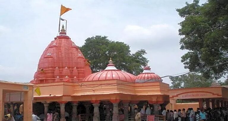 10 Must Visit Famous Temples In Maharashtra • Travelothon